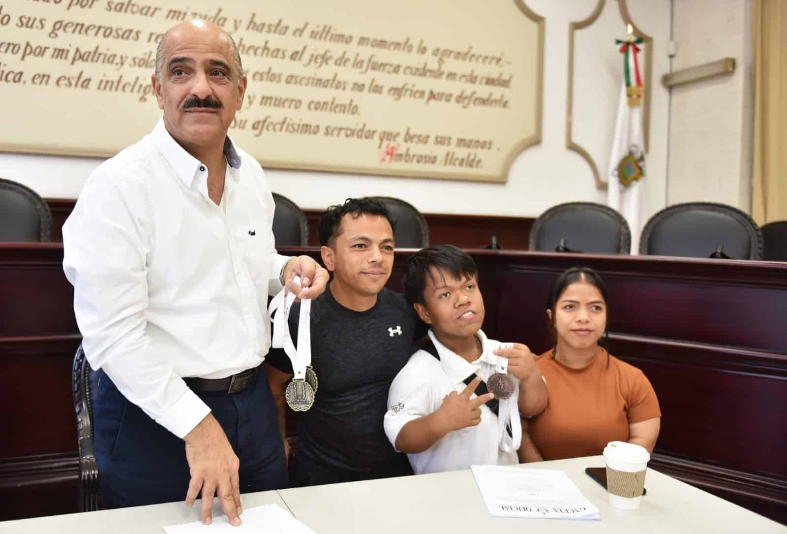 Recibe Presidente Municipal a David Montiel, campeón nacional en press ...