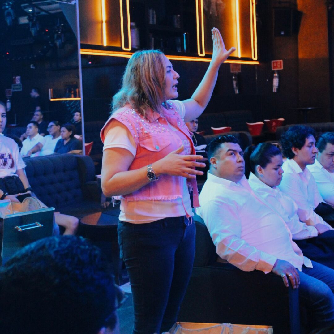 Priscila Ramírez, se reunió con el staff del Grupo Mandarín de la ...