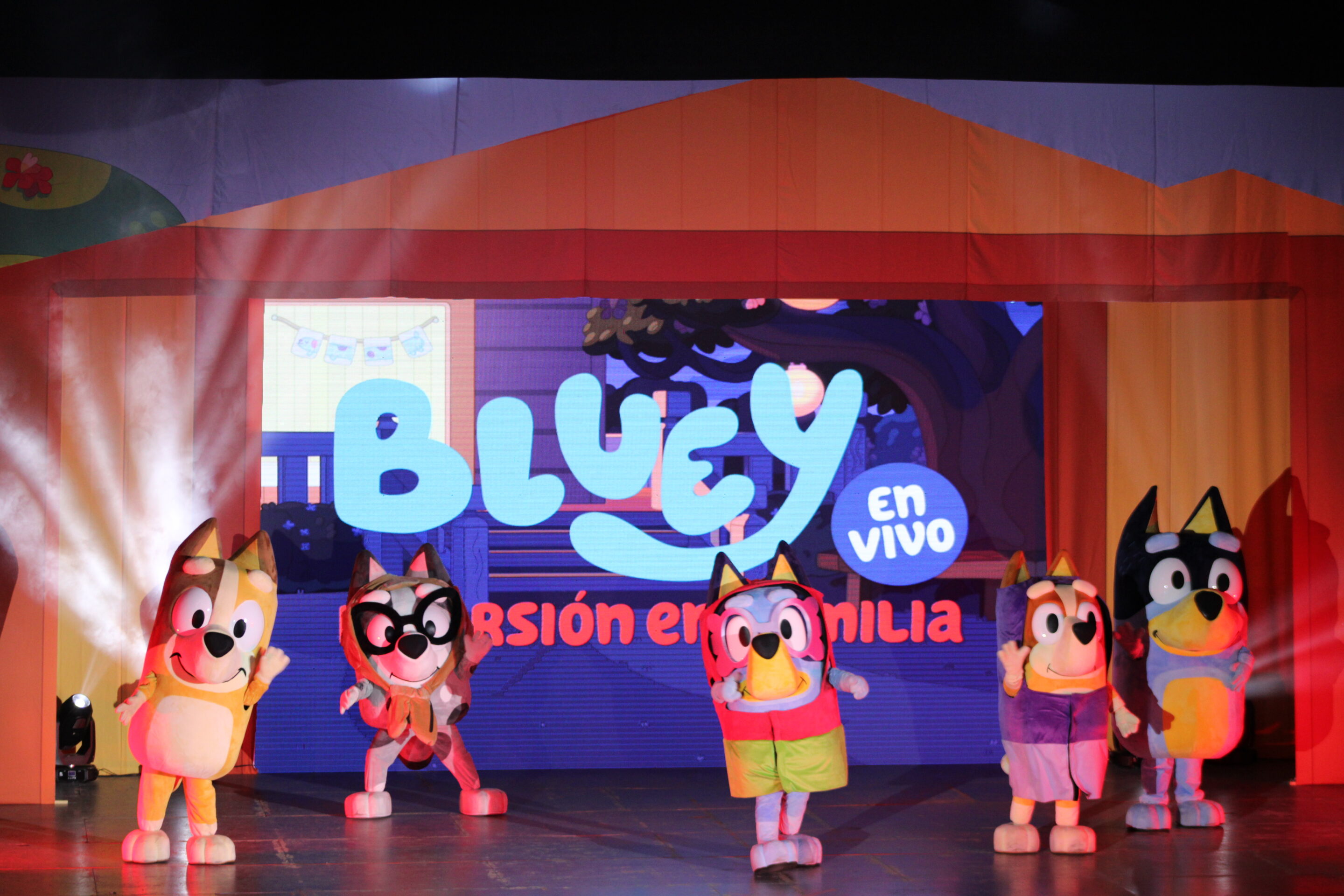 Mucha diversión y aventuras con la obra de teatro BLUEY - DR Veracruz